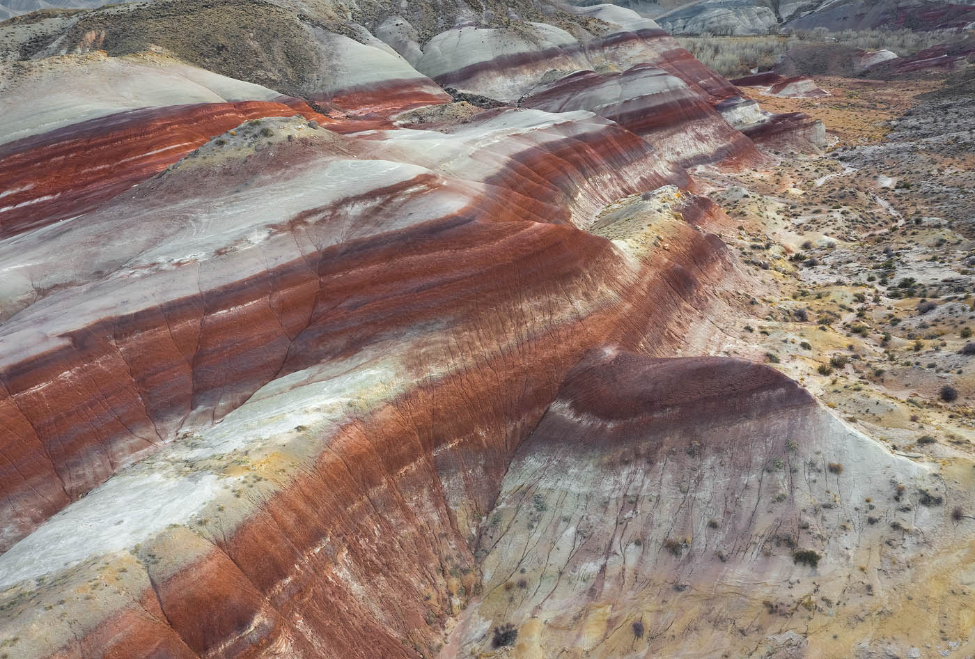 Rainbow Desert - Beautiful colors adorn rock features near Hanksville ...